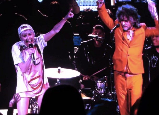 What exactly is wrong with Wayne Coyne? - The Lost Ogle