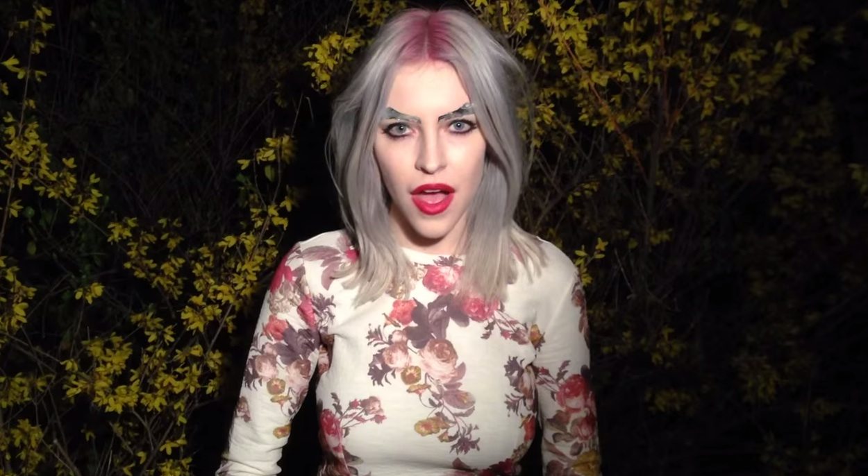 Christina Fallin is living in a trailer at the Governor's Mansion ...