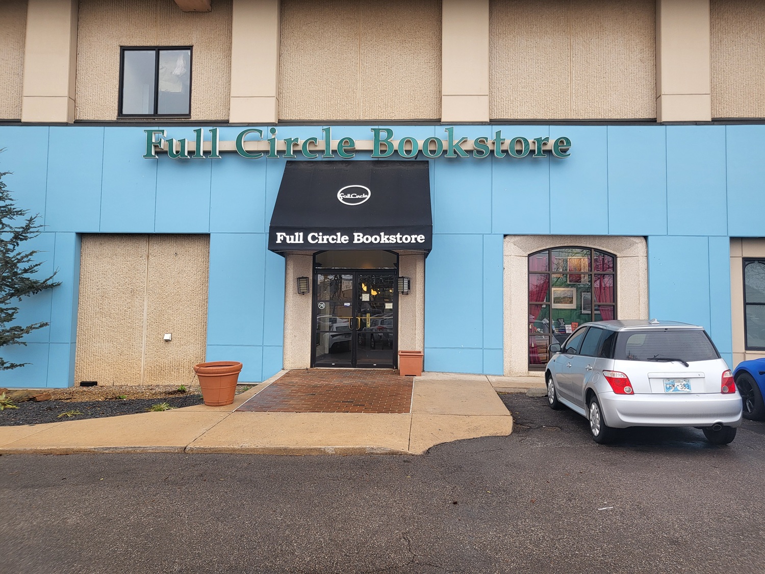 Back in the Stacks: A Long-Overdue Return to Full Circle Bookstore ...
