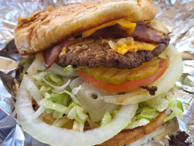 A Return to Geronimo’s and the Best Damn Burger in OKC - The Lost Ogle