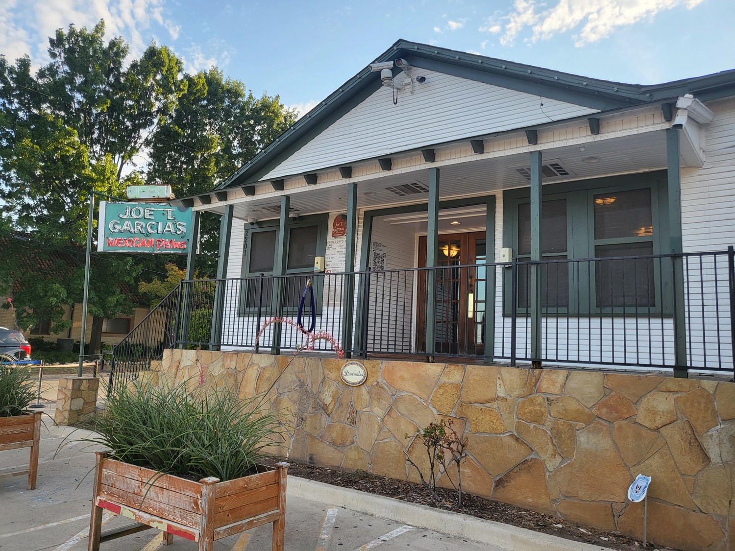 Delicious Detour: The Sizzling Surprise of Joe T. Garcia’s in Fort ...