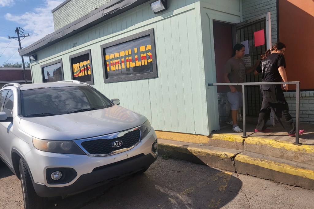 Coach Pat Jones Out at The Sports Animal... - The Lost Ogle