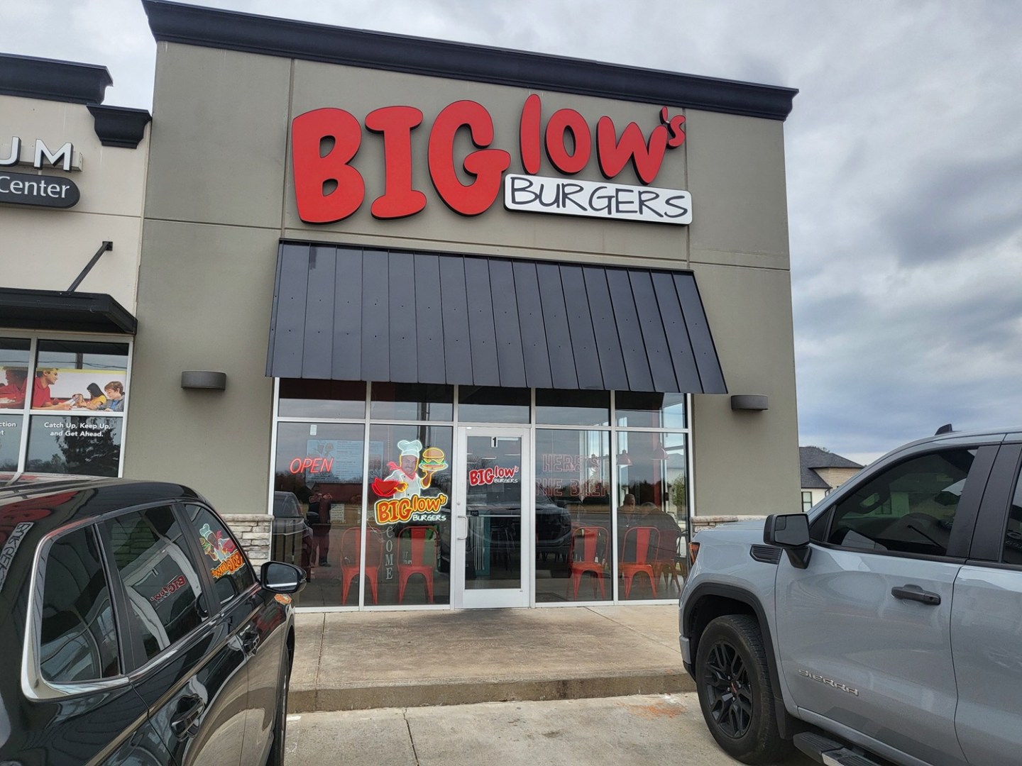 Behold the Beef: The Giant Tastes of Biglow’s Burgers - The Lost Ogle